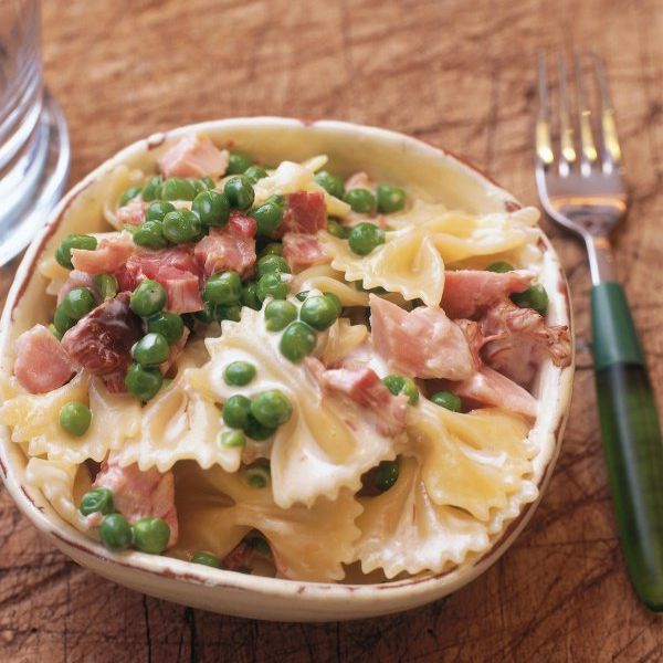 Pasta met ham, erwtjes en room van Nigella Lawson - recept - okoko recepten