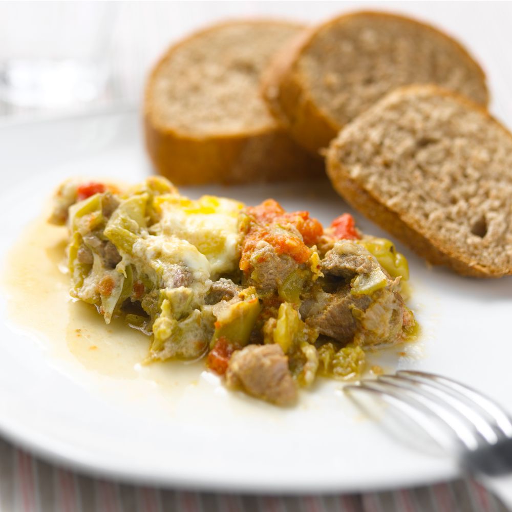 Merguez in pikante saus met eieren - recept - okoko recepten