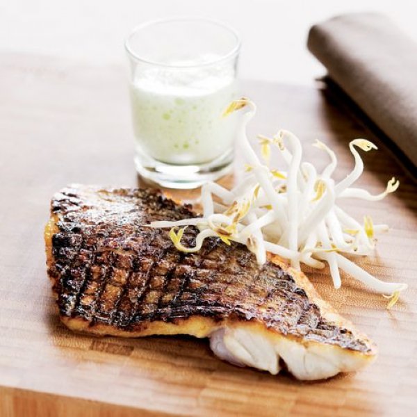Gegrilde dorade met taugé en peterseliesaus - recept - okoko recepten