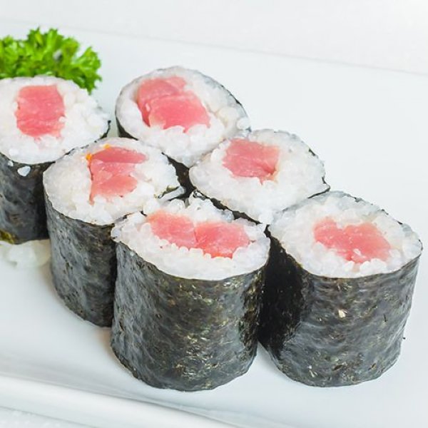 Mini-maki sushi met tonijn en komkommer - recept - okoko recepten