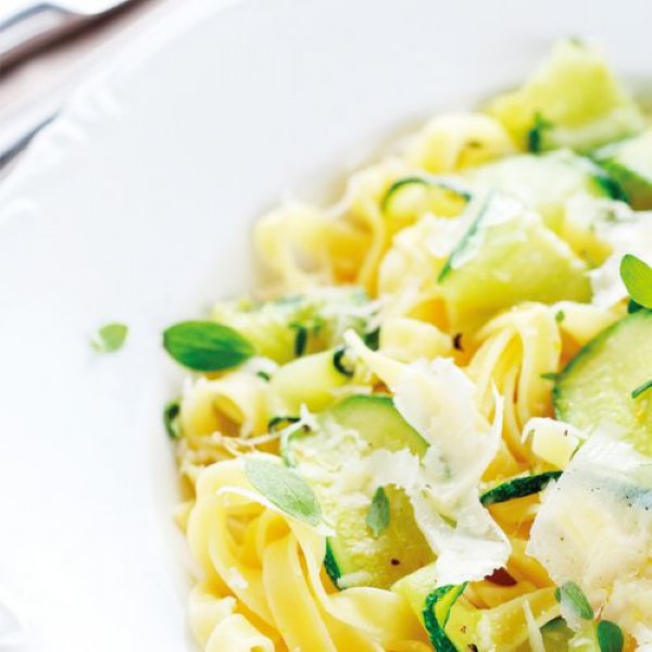 Tagliatelle met courgette en Parmezaanse kaas - recept - okoko recepten