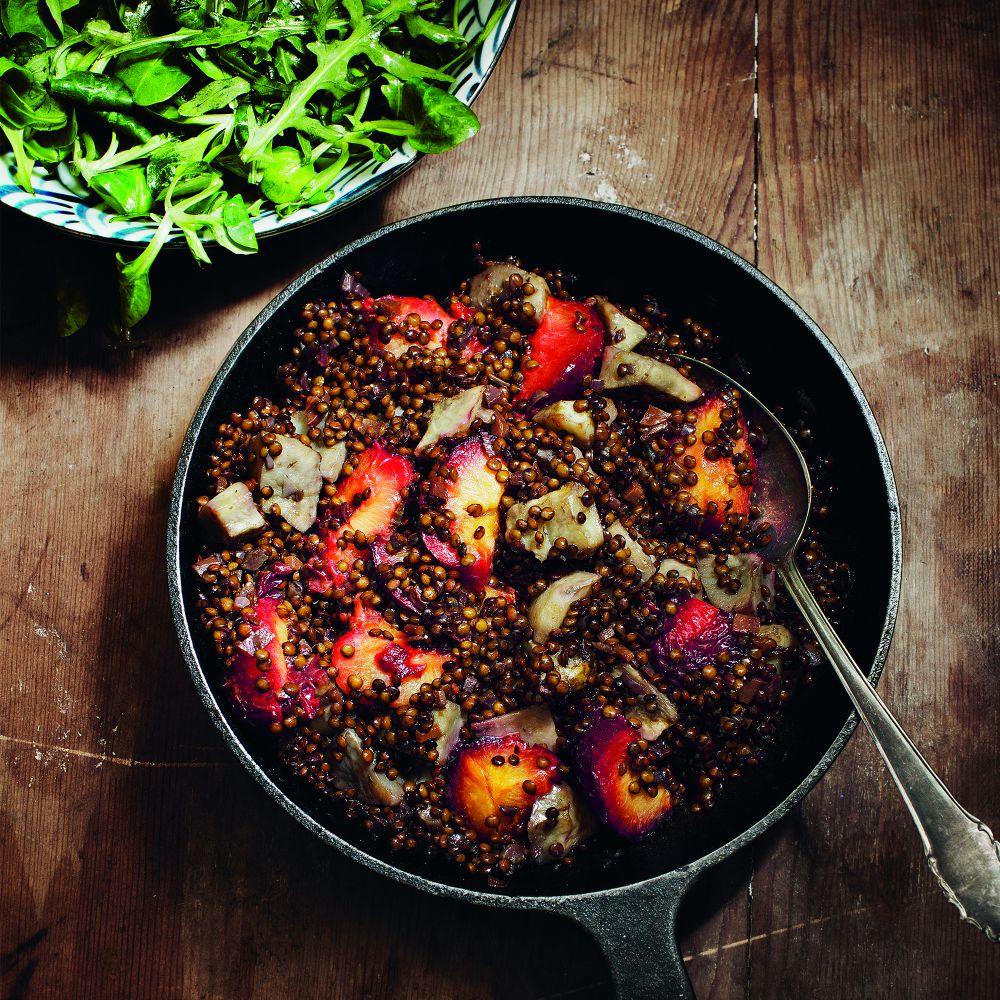 In wijn gekookte belugalinzen met artisjok en pruimen - recept - okoko ...