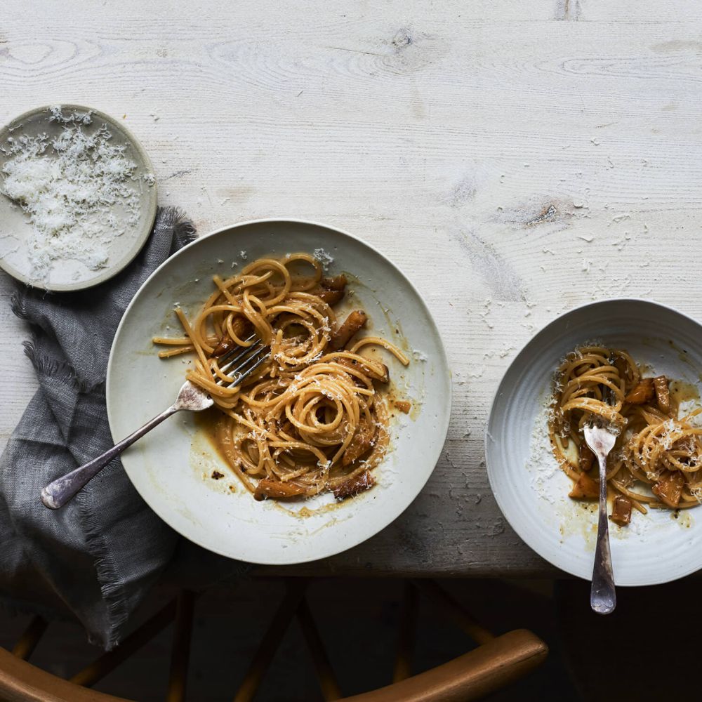 Rokerige koolraap met carbonarasaus - recept - okoko recepten