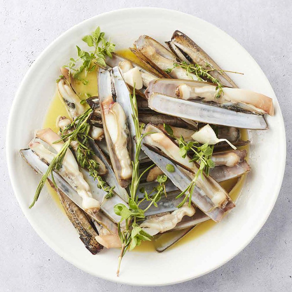 Gebakken scheermessen met gerookte boter - recept - okoko recepten