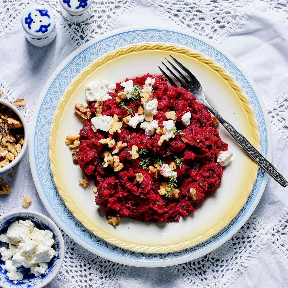 Stamppot van rode biet met geitenkaas en walnoten - recept - okoko recepten