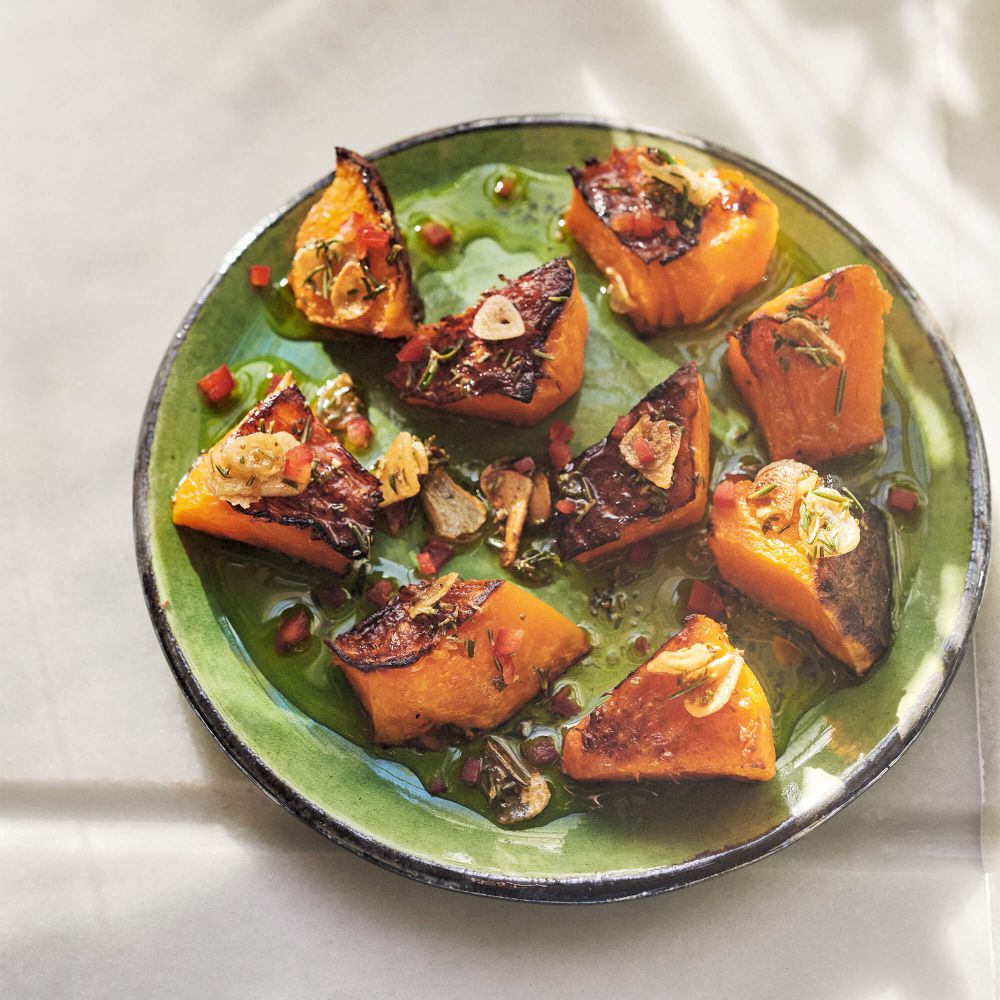 Pompoen uit de oven met azijn, knoflook en rozemarijn - recept - okoko ...