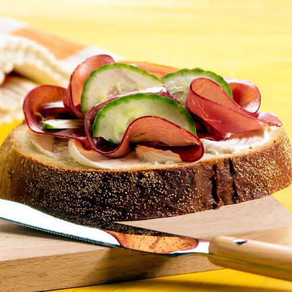 Maisbrood met roomkaas en rookvlees - recept - okoko recepten