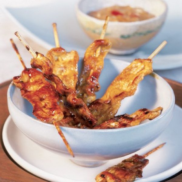 Gegrilde kipsaté met satésaus - recept - okoko recepten