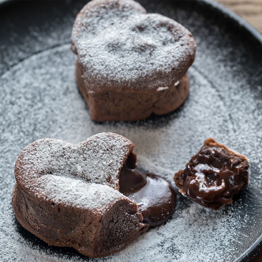 Chocoladecakejes met sinaasappelcompote en crème fraîche - okoko recepten