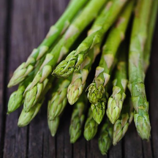 Groene asperges met ei-curry - recept - okoko recepten